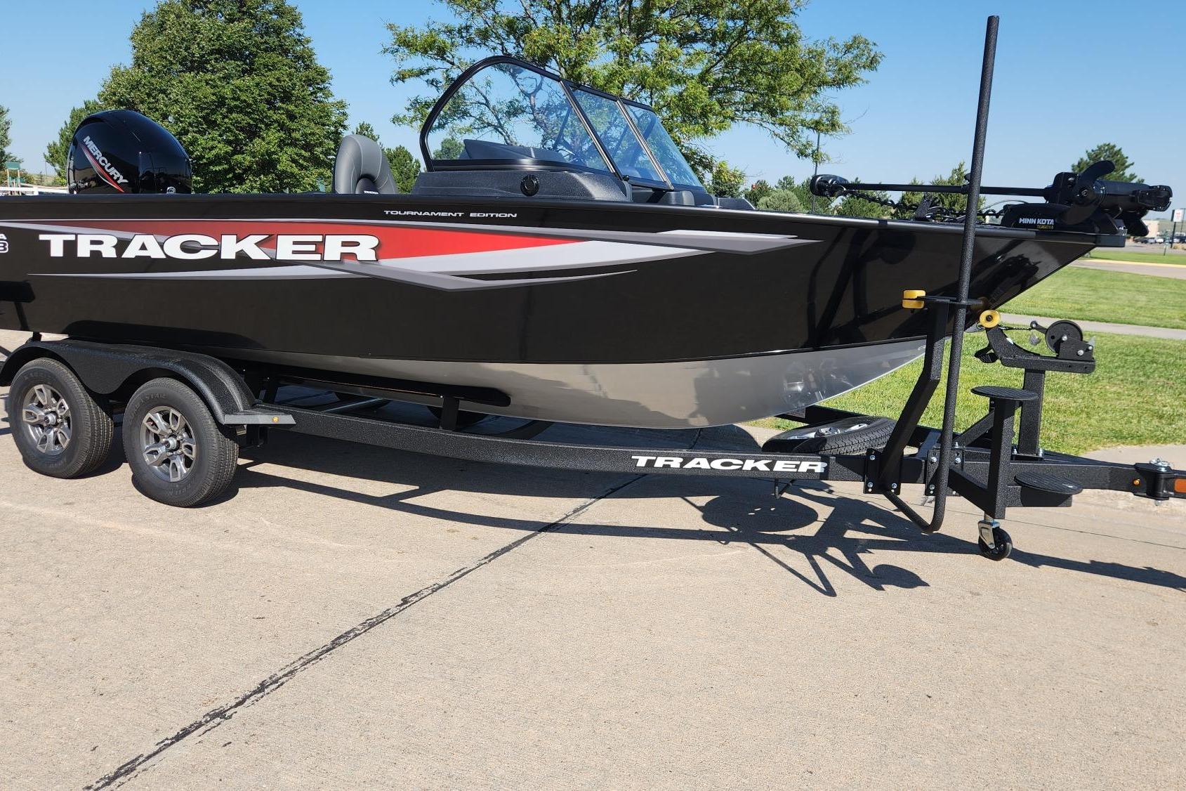 2026 TRACKER TARGA V-18 COMBO | Bass Pro Shops